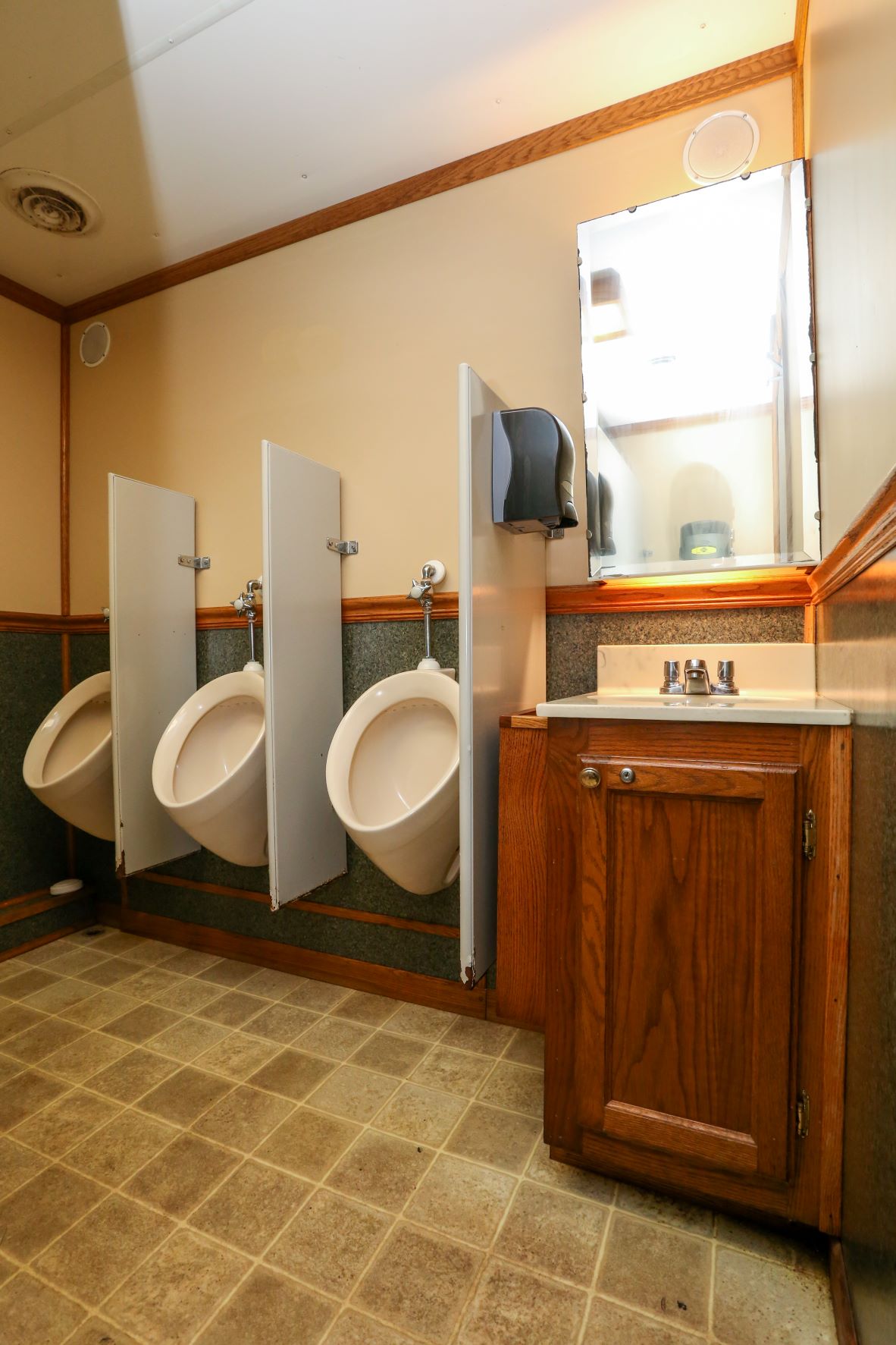 The Ameri-Can1 Portable Restroom | Pit Stop Sanitation