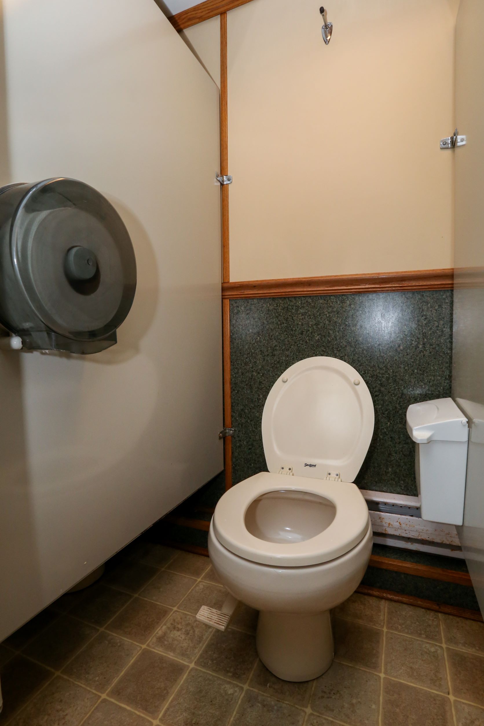 The Ameri-Can1 Portable Restroom | Pit Stop Sanitation